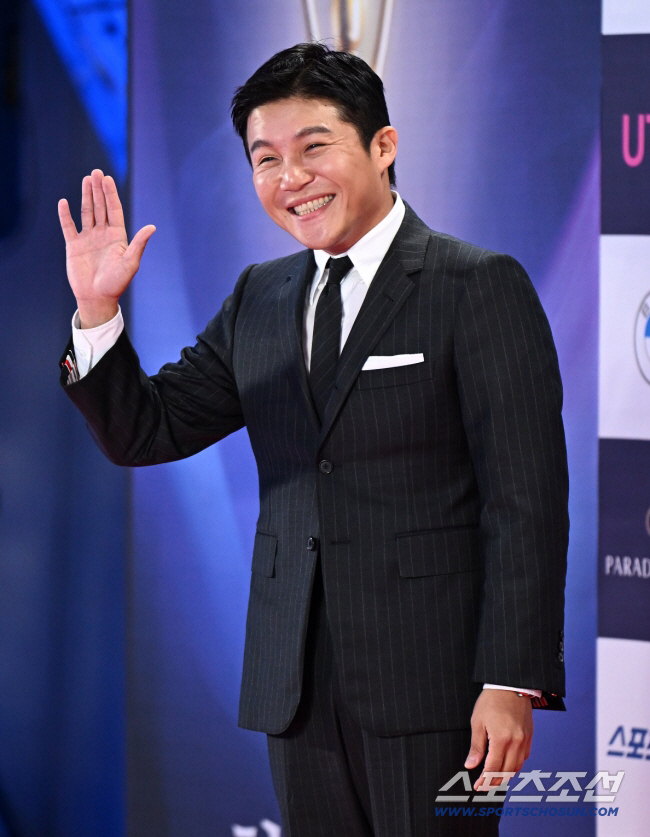 Rumors of Cho Se-ho's involvement in a gangster...Comedian Kim Joo-ho ...