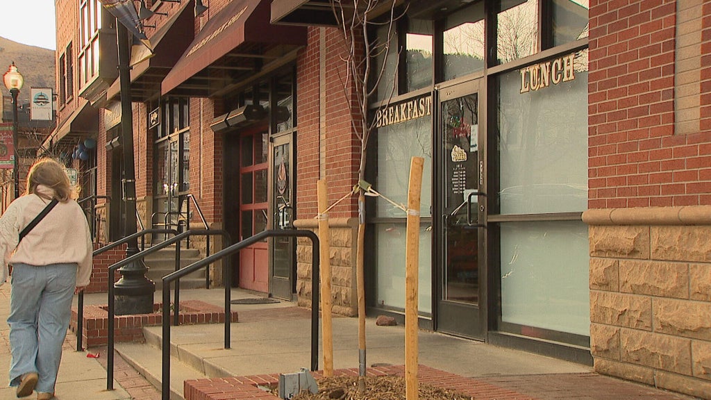 Colorado businesses push through power outages during holiday season