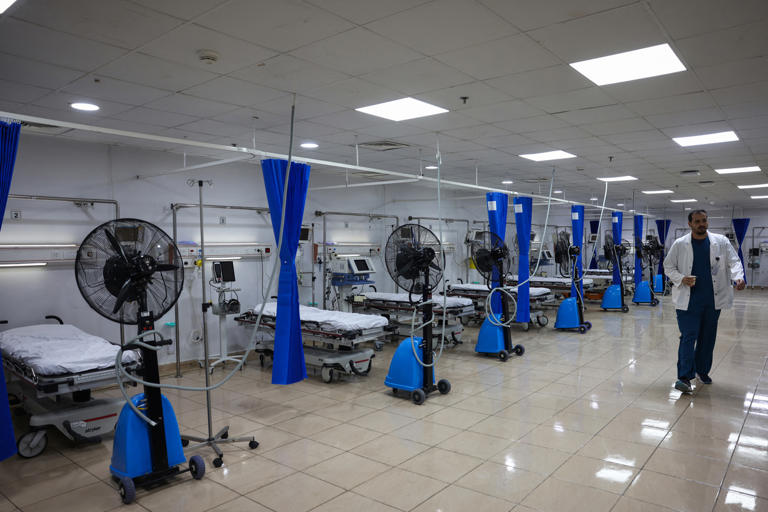 Over a million Hajj pilgrims gather in Mecca amid scorching temperatures