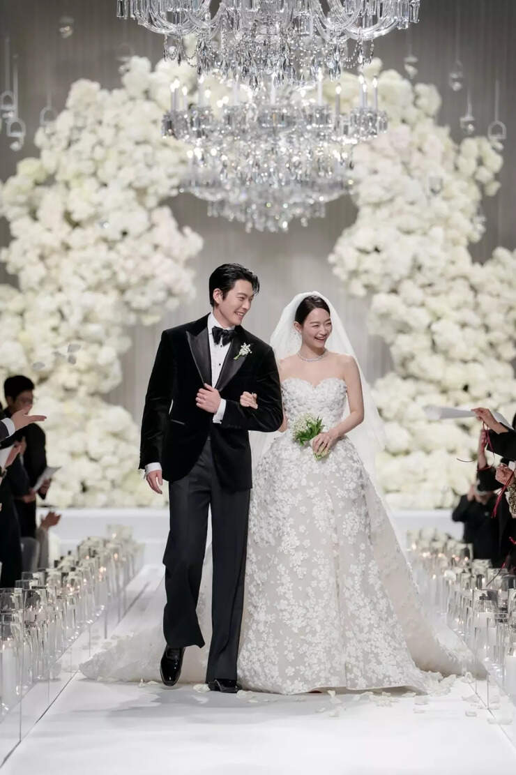 A real-life K-drama ending: Fans swoon as Kim Woo Bin and Shin Min Ah ...
