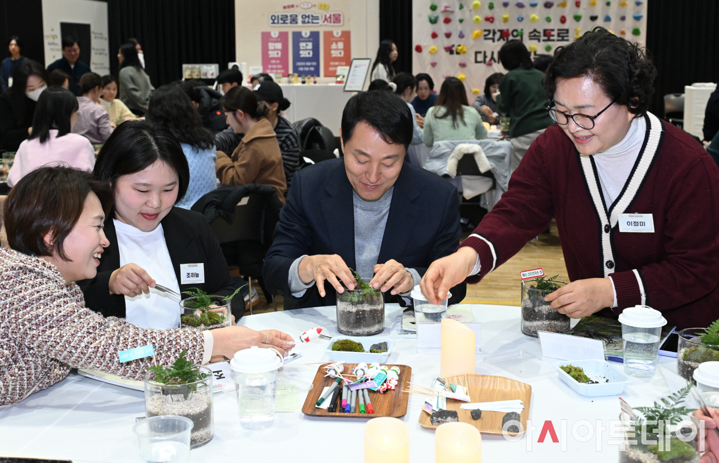 [포토] 참석자들과 반려식물 만들기 체험하는 오세훈 시장