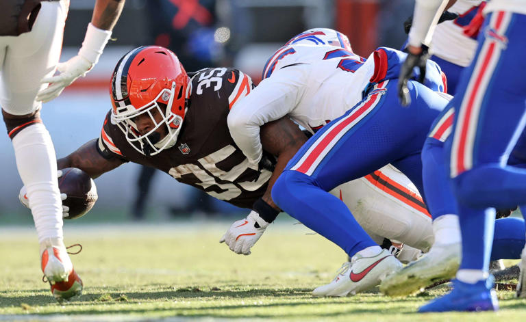 Browns keep losing, but Carson Schwesinger keeps building a Defensive ...