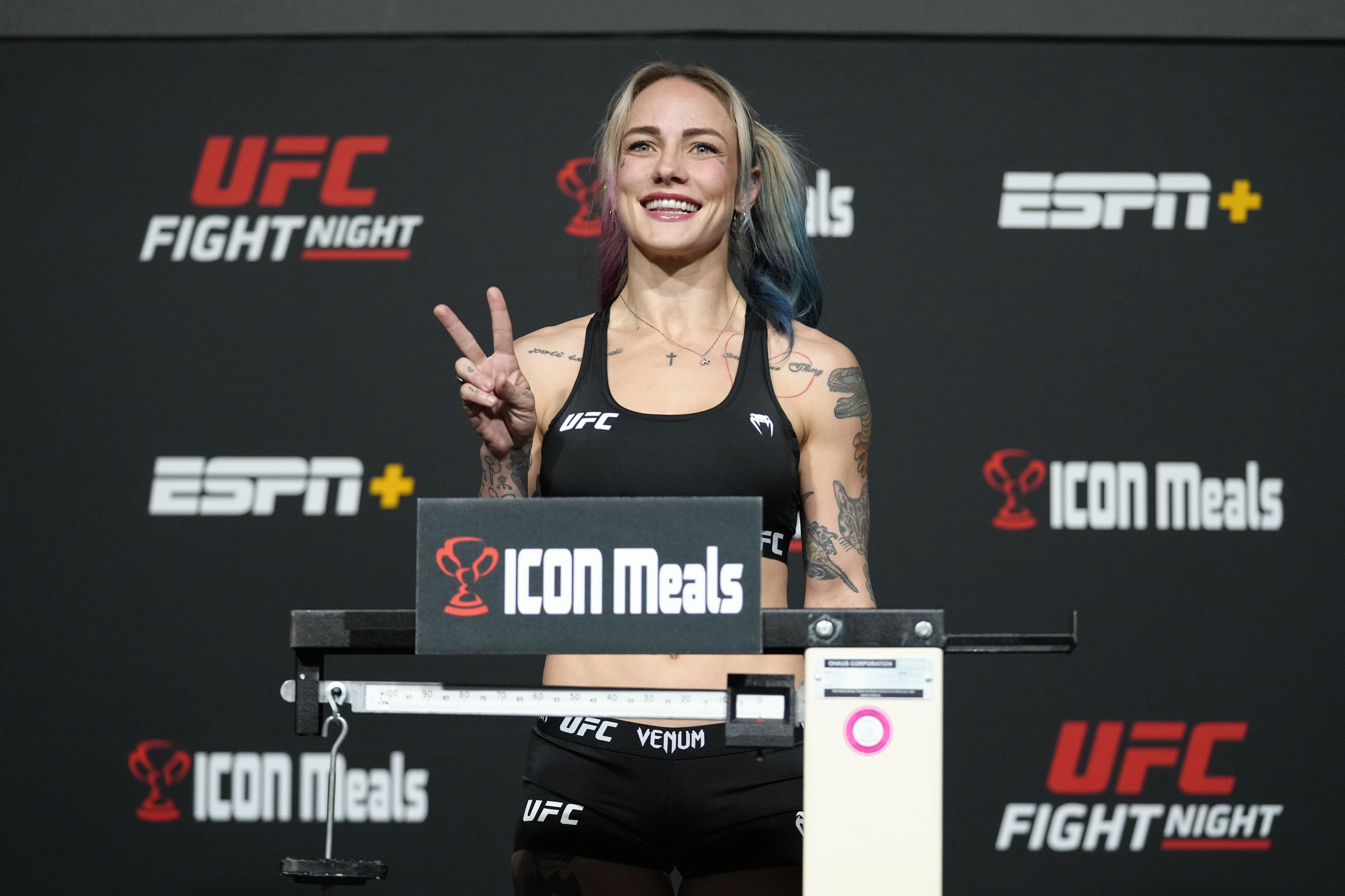 Jessica-Rose Clark vs. Paula Bittencourt headlines Dirty Boxing 5 on ...