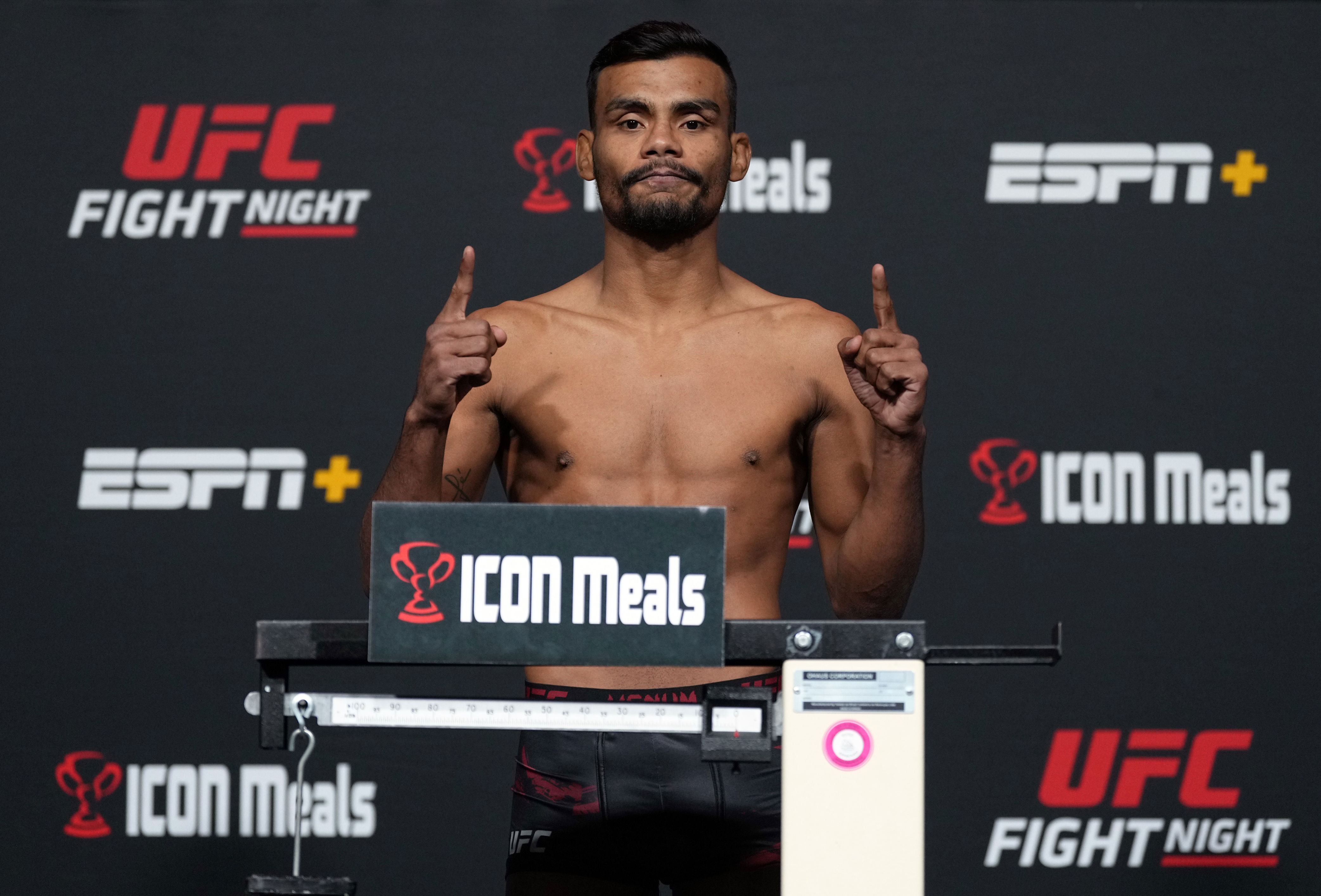 Jessica-Rose Clark vs. Paula Bittencourt headlines Dirty Boxing 5 on ...