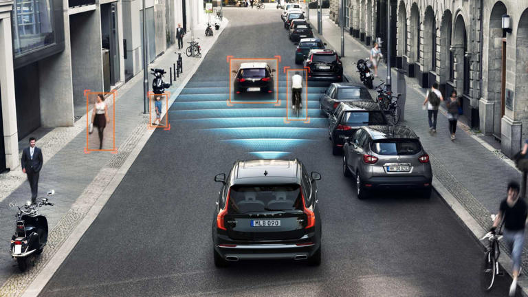 GM wants to connect all cars to create 'bird's eye' view of the world