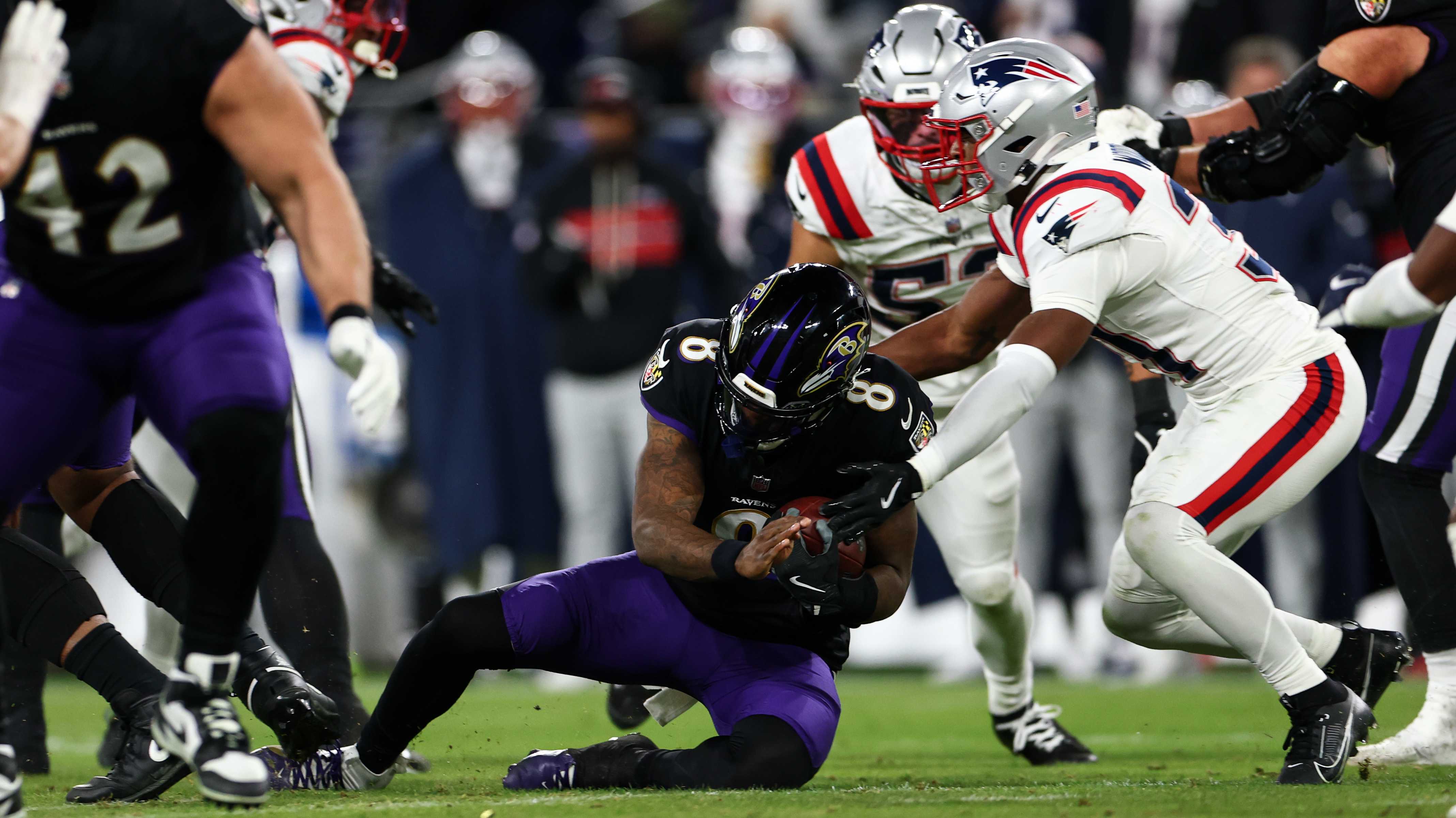 Lamar Jackson ruled out of Ravens-Patriots game with back injury