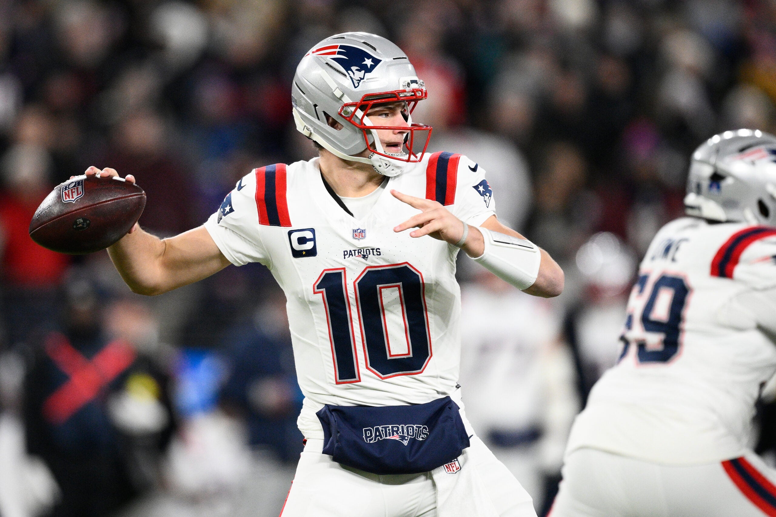 Patriots 7, Ravens 7 (2nd): Maye responds with TD throw to Henry