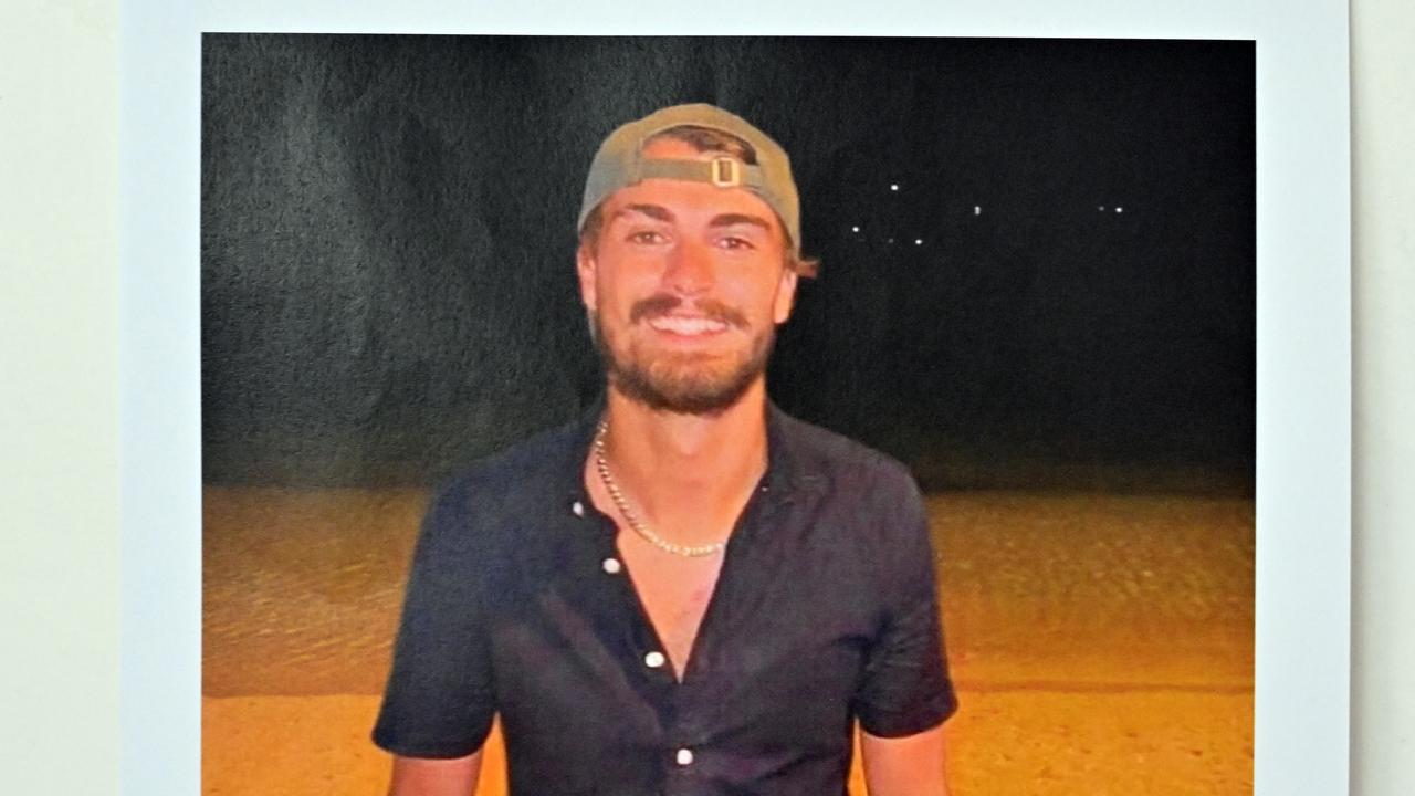 'Proud Jew': Victim lauded as Bondi tributes preserved