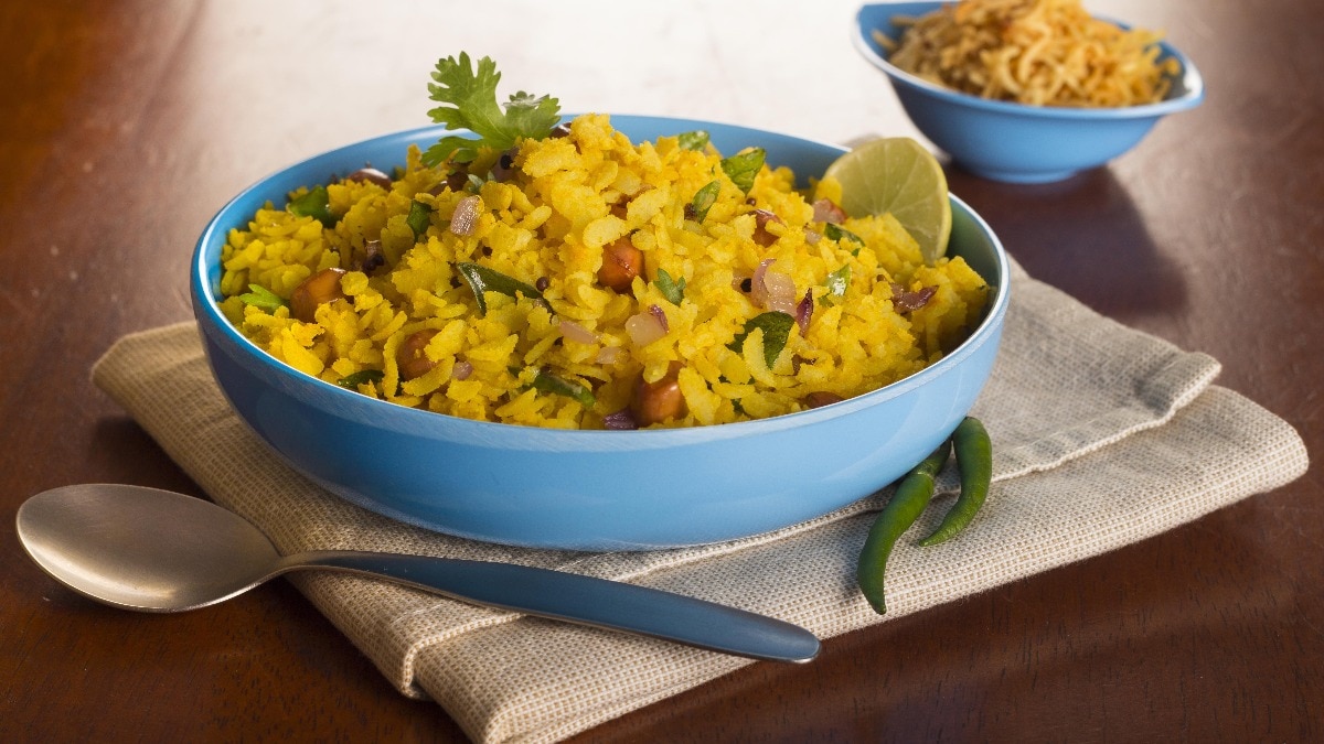 Khichdi vs poha: Which is the better option for weight loss?