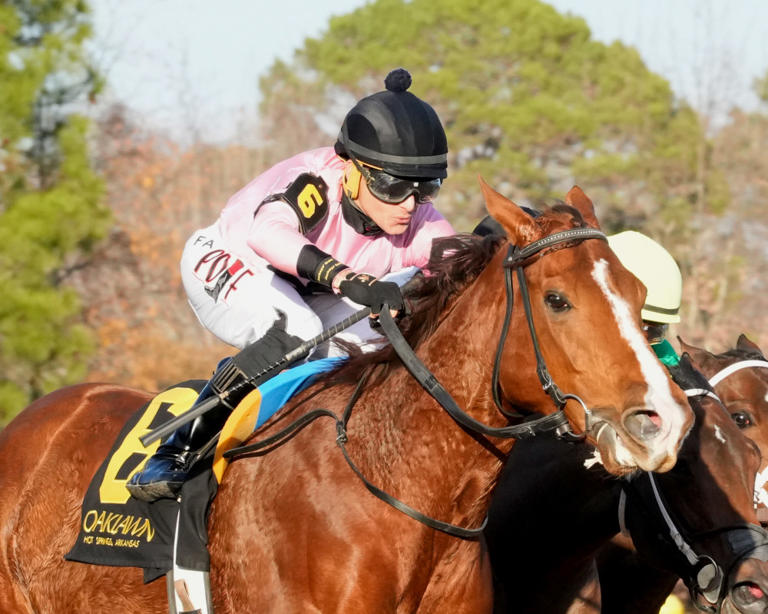Pace-pressing Jersey Pearl scoots clear in Poinsettia