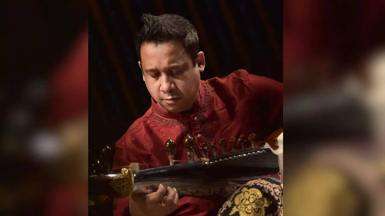 Chhayanaut fallout: Kolkata-based sarod player 'flees' Bangladesh ...
