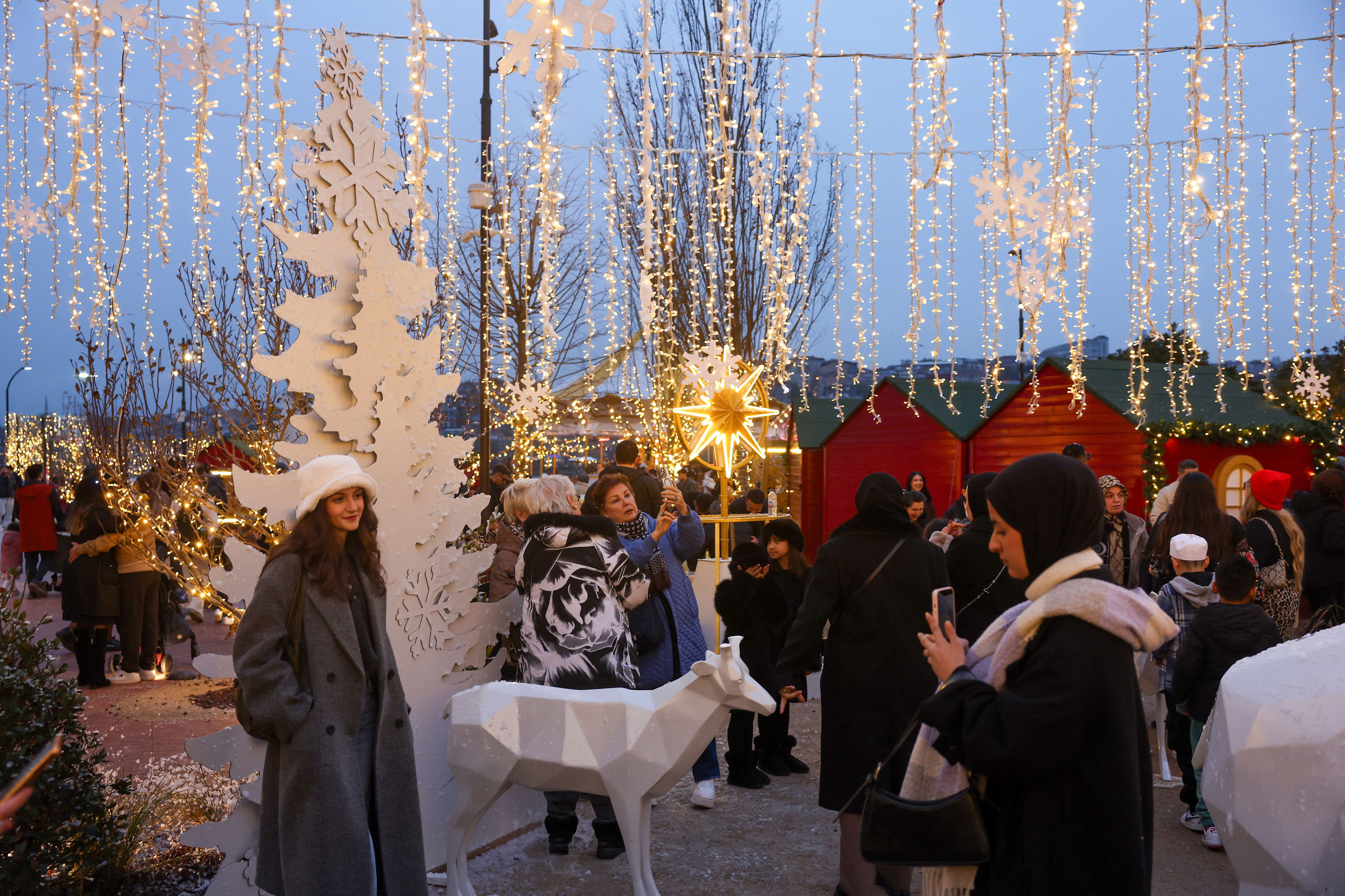 Christmas 2025: Retail stores to remain closed on December 24, 25—know ...
