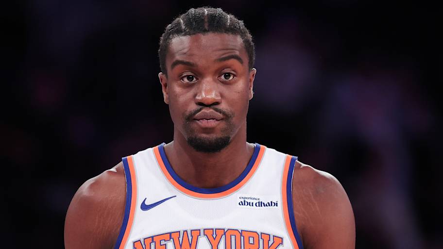 Mike Brown makes stance on Knicks' tantalizing young center clear vs ...