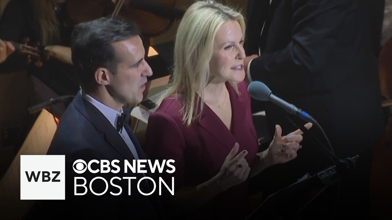 WBZ-TV's David Wade, Lisa Hughes ring in holidays with Boston Pops