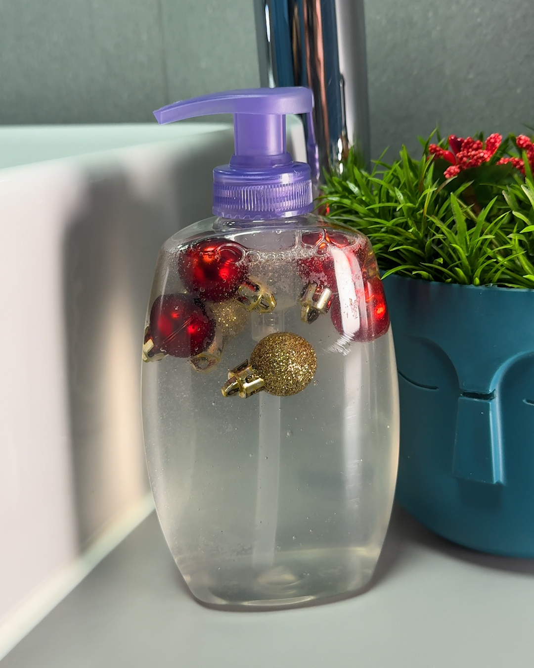 Add Christmas magic to your soap dispenser 🧴