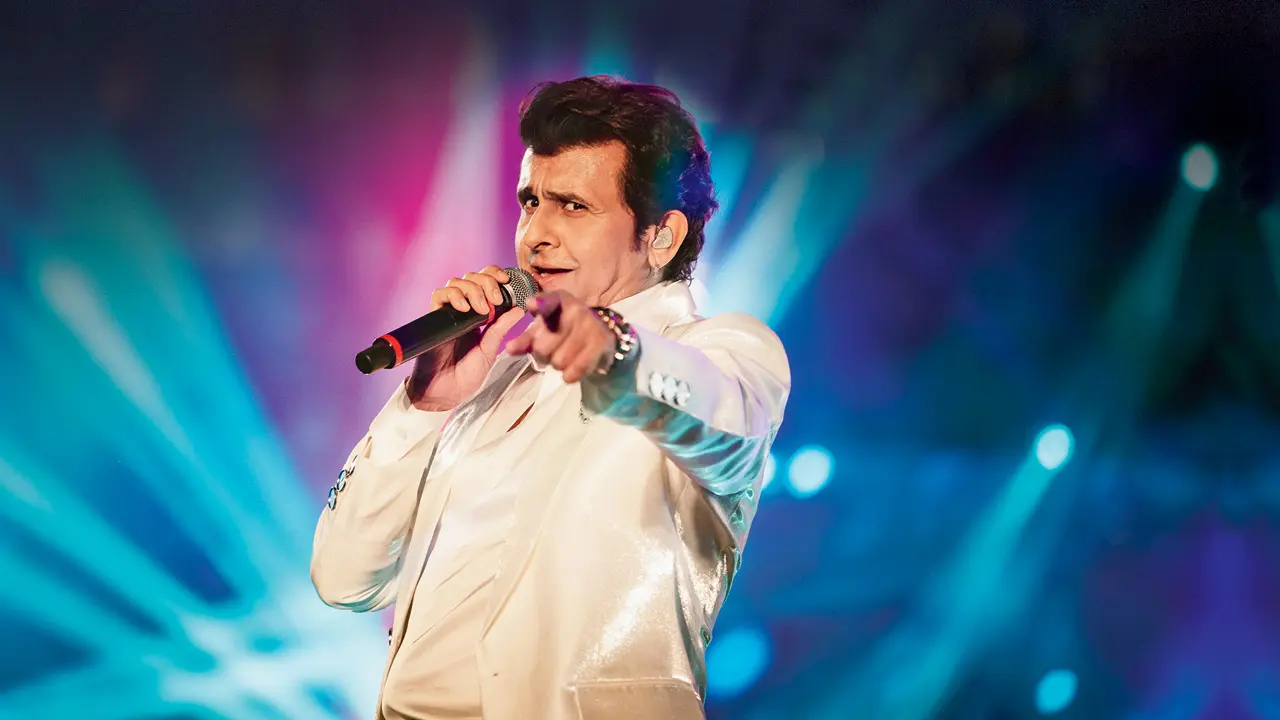 Sonu Nigam reveals his pre-show ritual: 'I hold my team's hand, thank god'