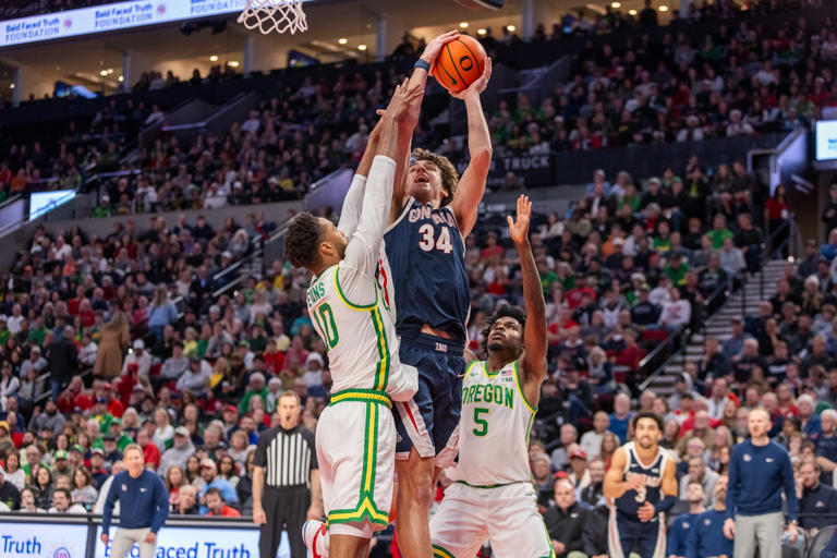 Nate Bittle scores season-high 28 points in Oregon’s 91-82 loss to Gonzaga