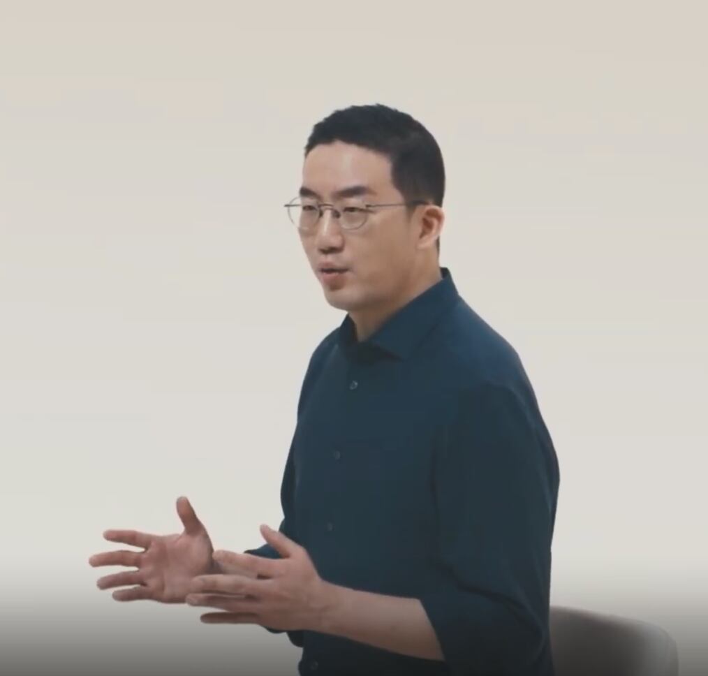 LG chairman Koo Kwang-mo picks 'Fierce focus' for 2026