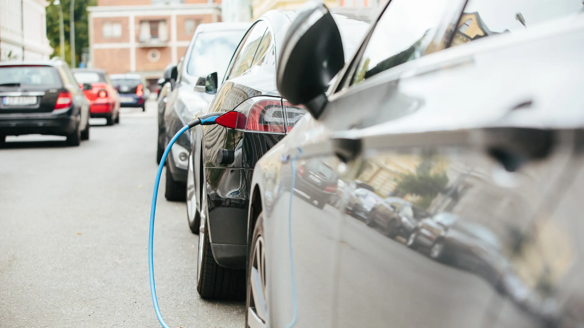 Vai conduzir um elétrico pela 1.ª vez? Eis tudo o que deve saber