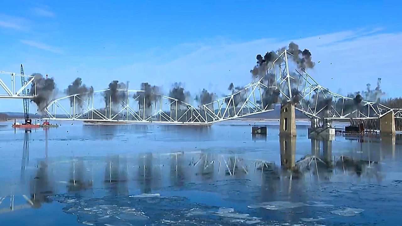 Nearly 100-year-old Mississippi River bridge demolished in spectacular ...