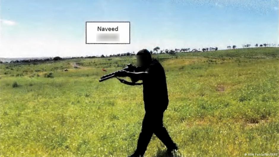 Bondi shooters threw unexploded pipe bombs at crowd — police