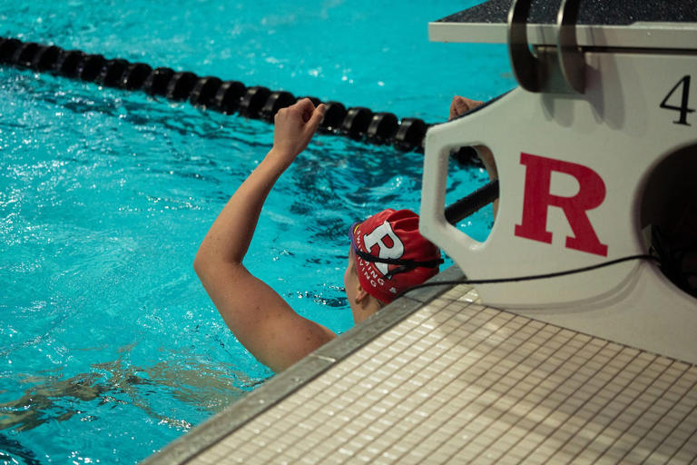 Rutgers women’s swim team making waves with male practice swimmers