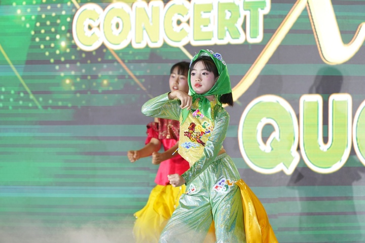 NSƯT Chí Trung cùng dàn hoa hậu xuất hiện tại concert Xanh quốc gia 2025
