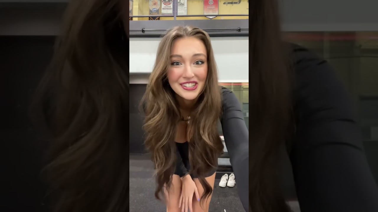 Ice skating for the first time! ⛸😍 #tallgirl #model #rachelpizzolato # ...