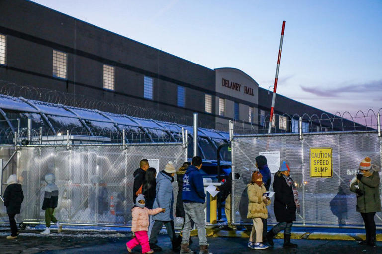 In freezing cold and long lines, families wait to see detained migrants ...