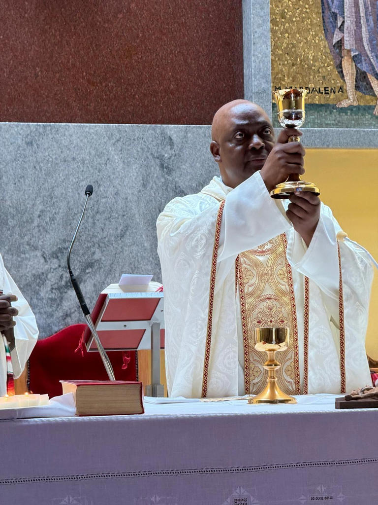 Addio a don Francis, morto a 54 anni. La malattia l’ha portato via in ...