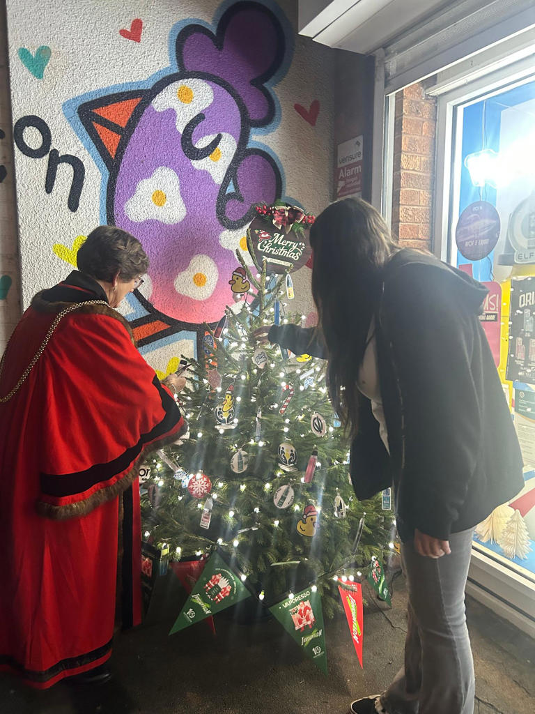 Northampton Town mayor visits Kingsley Park Terrace to judge Christmas ...