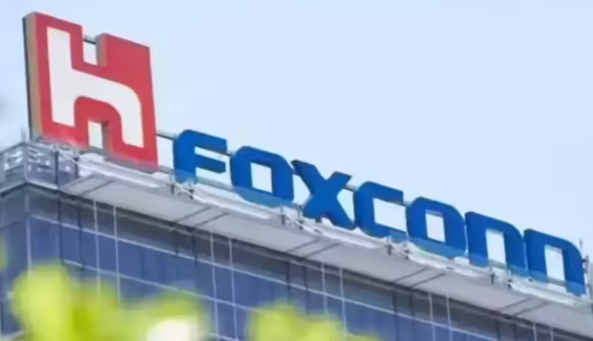 Foxconn ramps up hiring! Recuri 30,000 at all women led iPhone unit ...