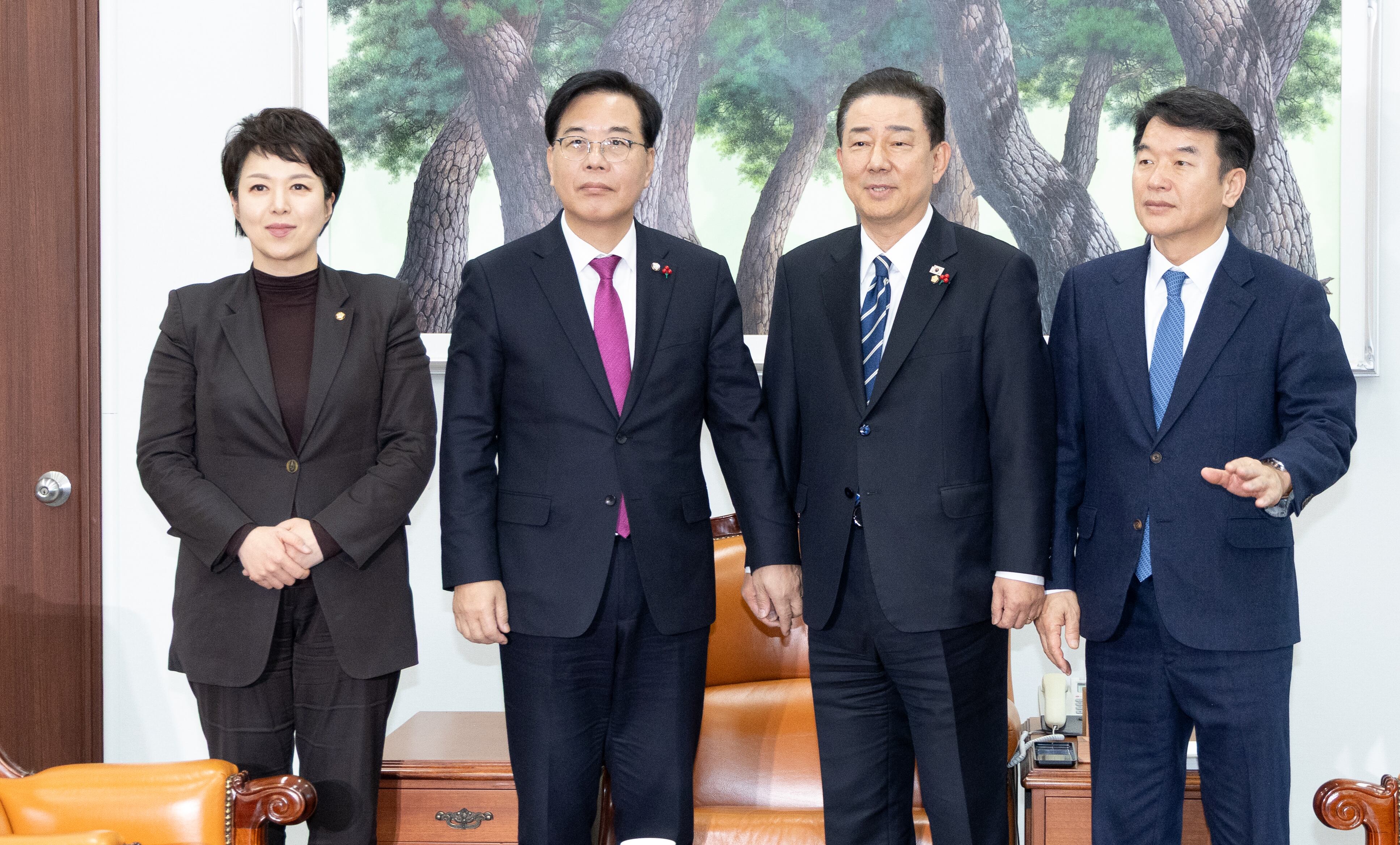 Democratic, People Power parties agree to propose special prosecutor bills