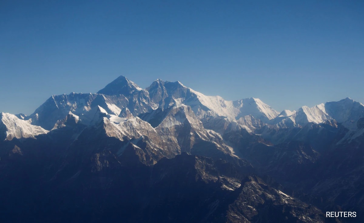 Mount Everest piling up with litter: Nepal now has a 5-year clean-up plan