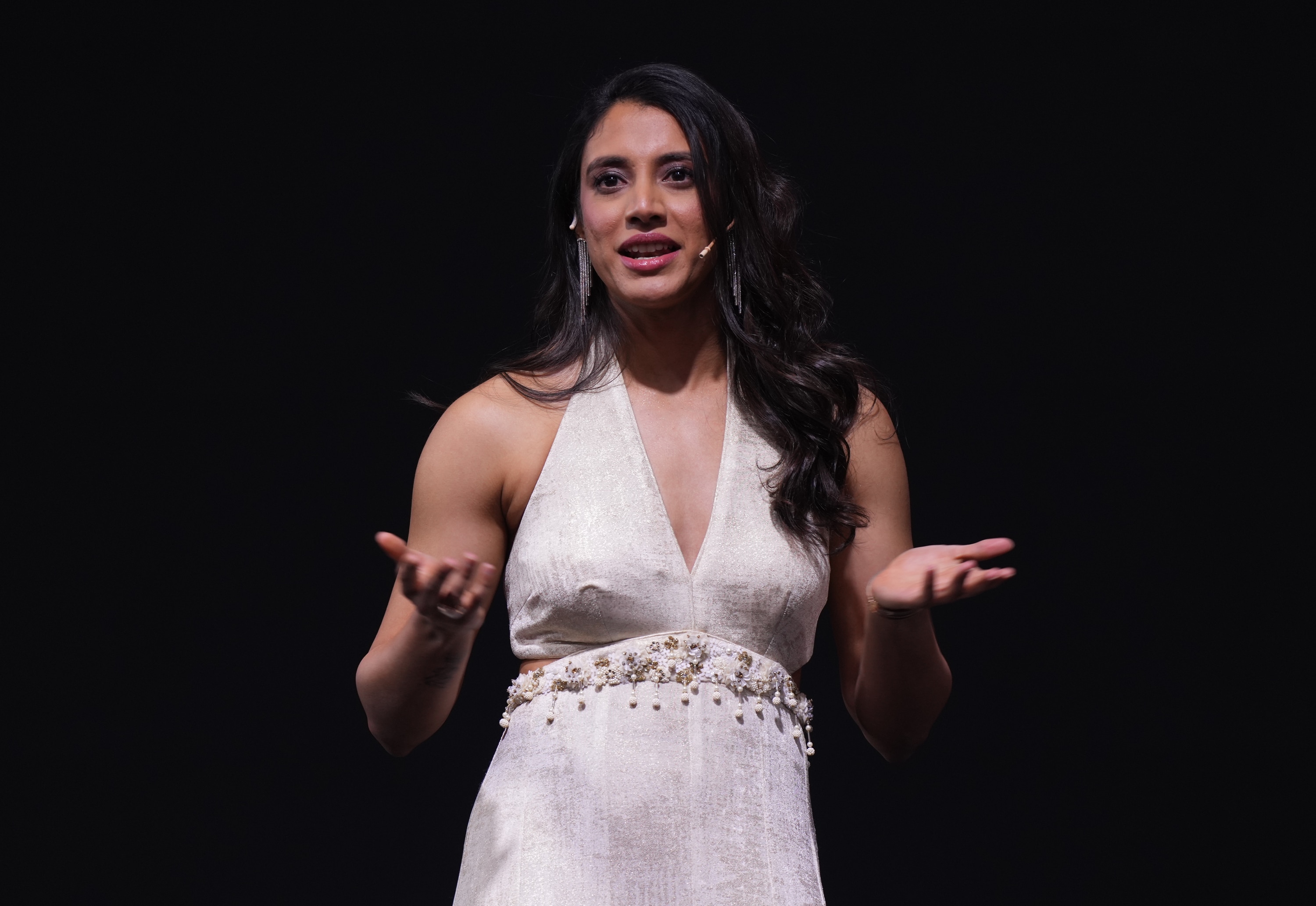 Crazy biceps: Jemimah subtly hits back at Mandhana's trolls after ...