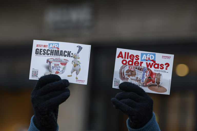 Anti-Müller-Kampagne vor Rewe am Königsplatz: Aktivisten protestieren ...