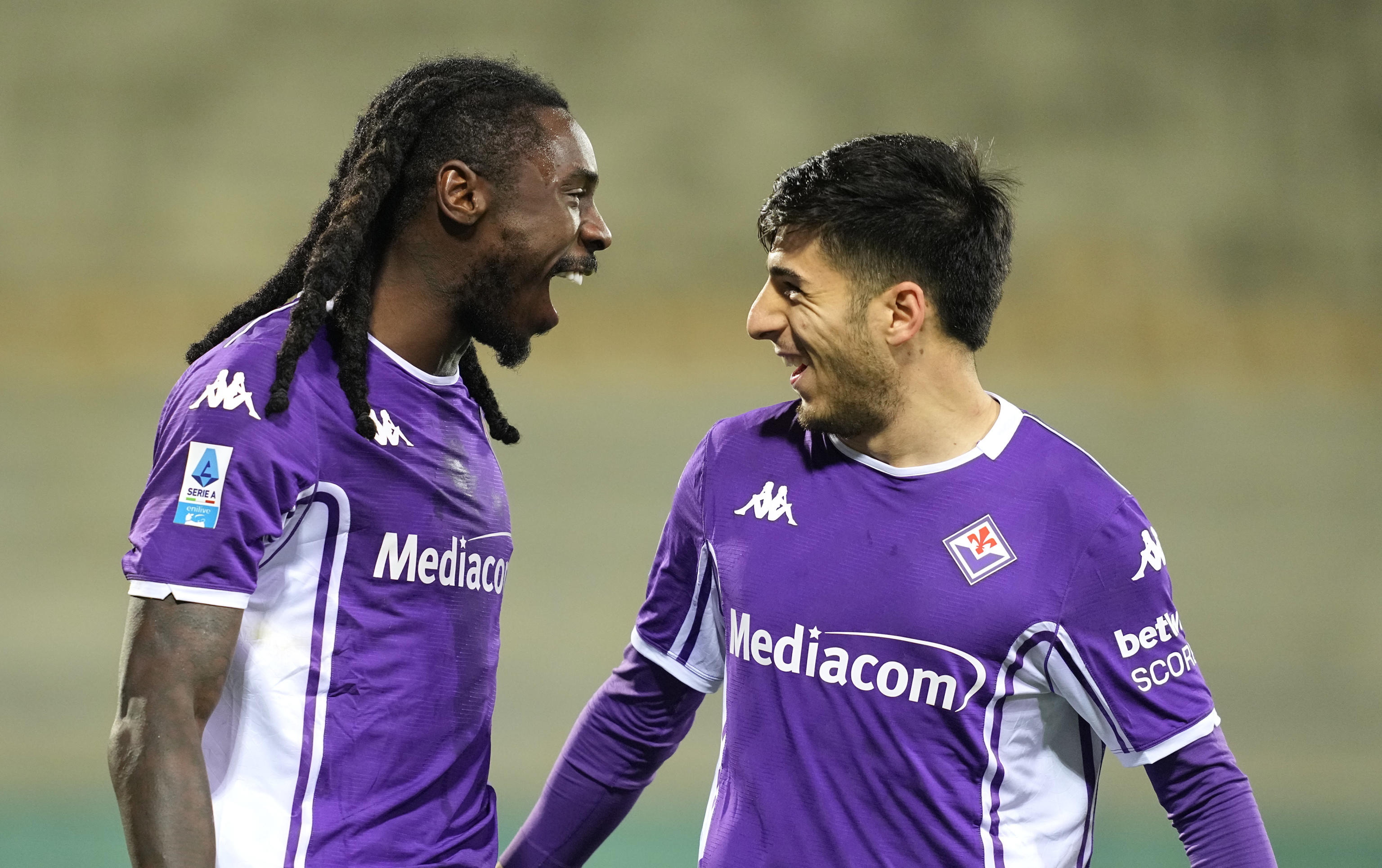 Fiorentina thump 10-man Udinese for 1st win of Serie A season