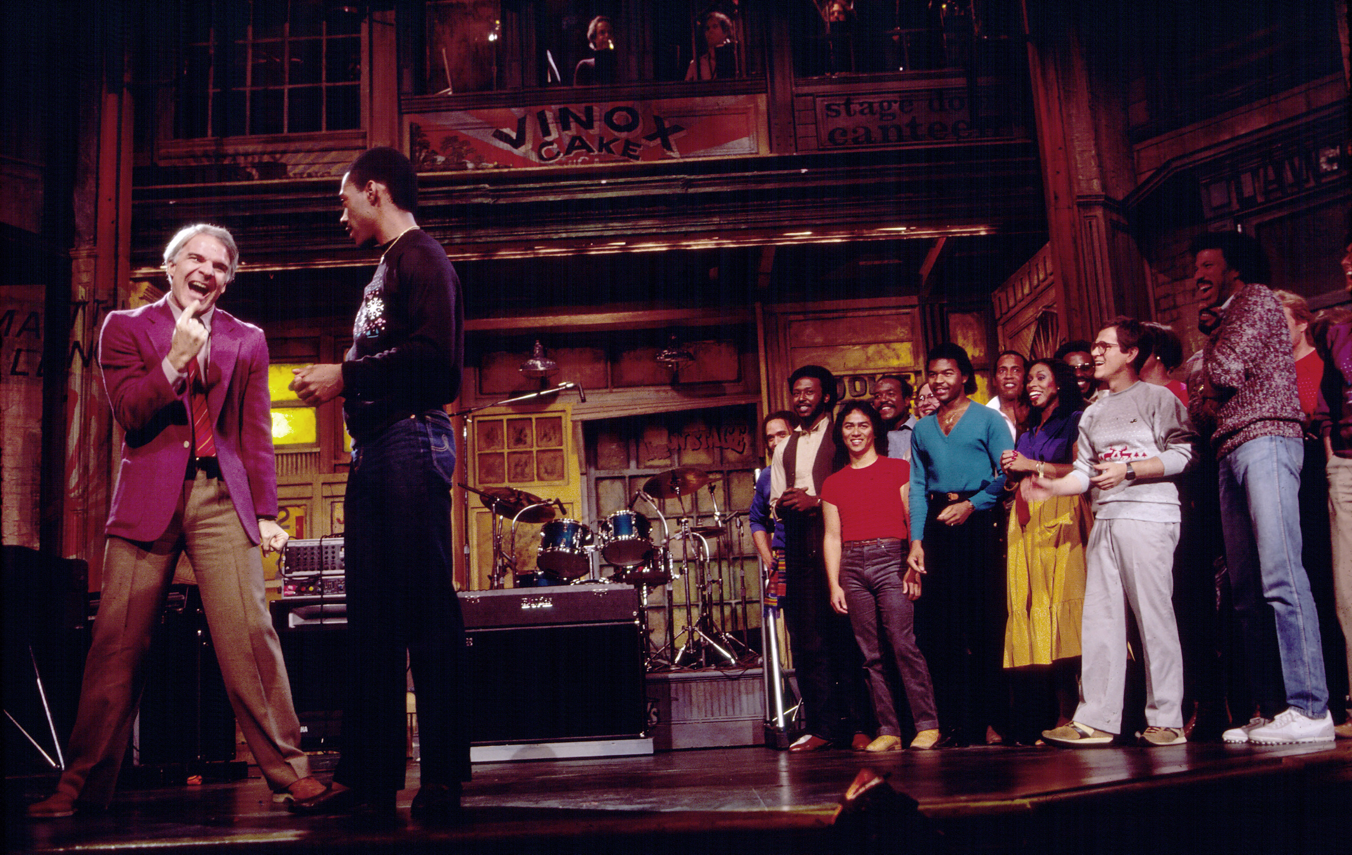 How much do Saturday Night Live cast members earn per episode? Details ...