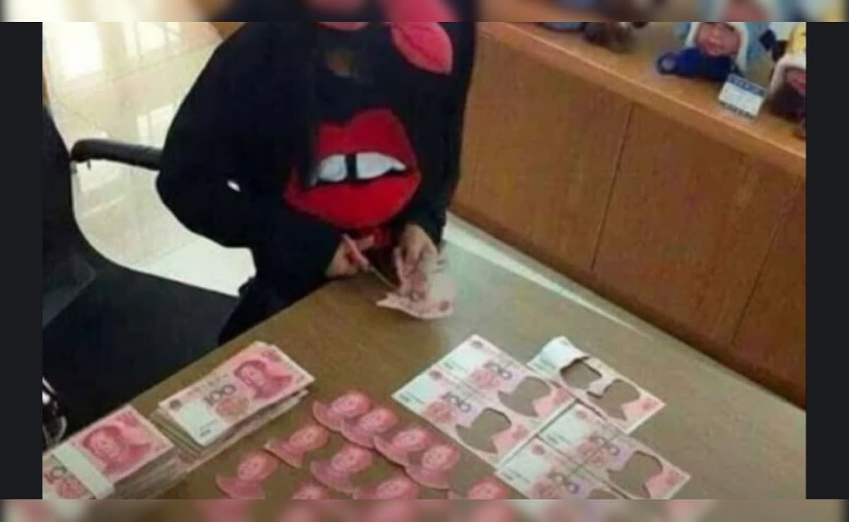 Girl cuts Mao's portrait from yuan notes, destroying chunk of family's ...