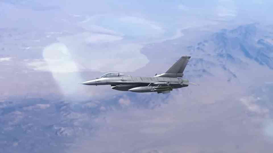 “It just kept flying” - What the F-16 pilot saw inside the Learjet