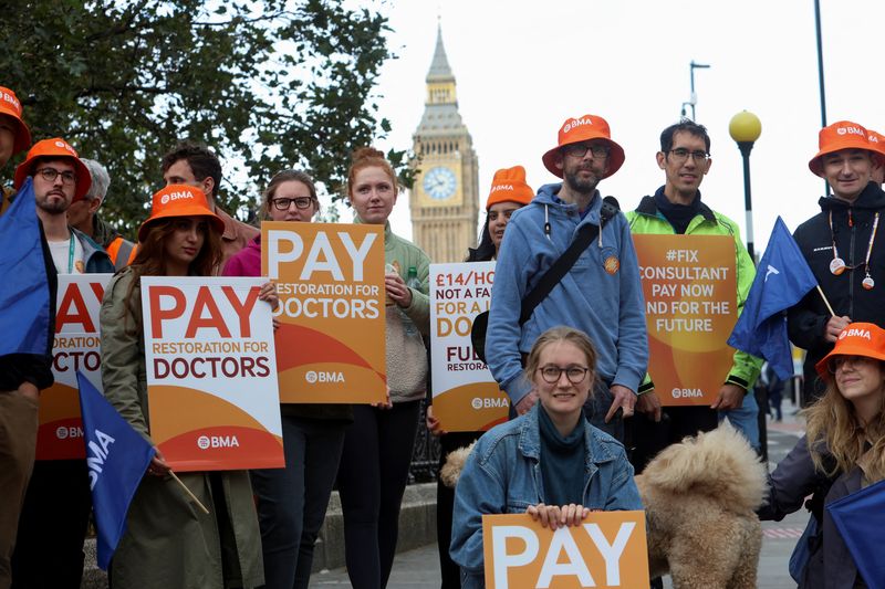 UK health minister vows to prevent renewed doctors' strikes