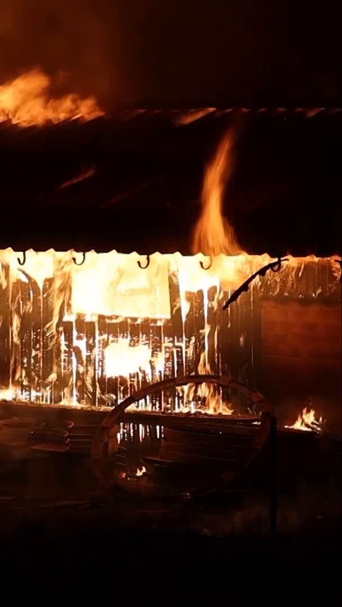 Unterfranken: Halle brennt lichterloh - 120 Kräfte im Einsatz