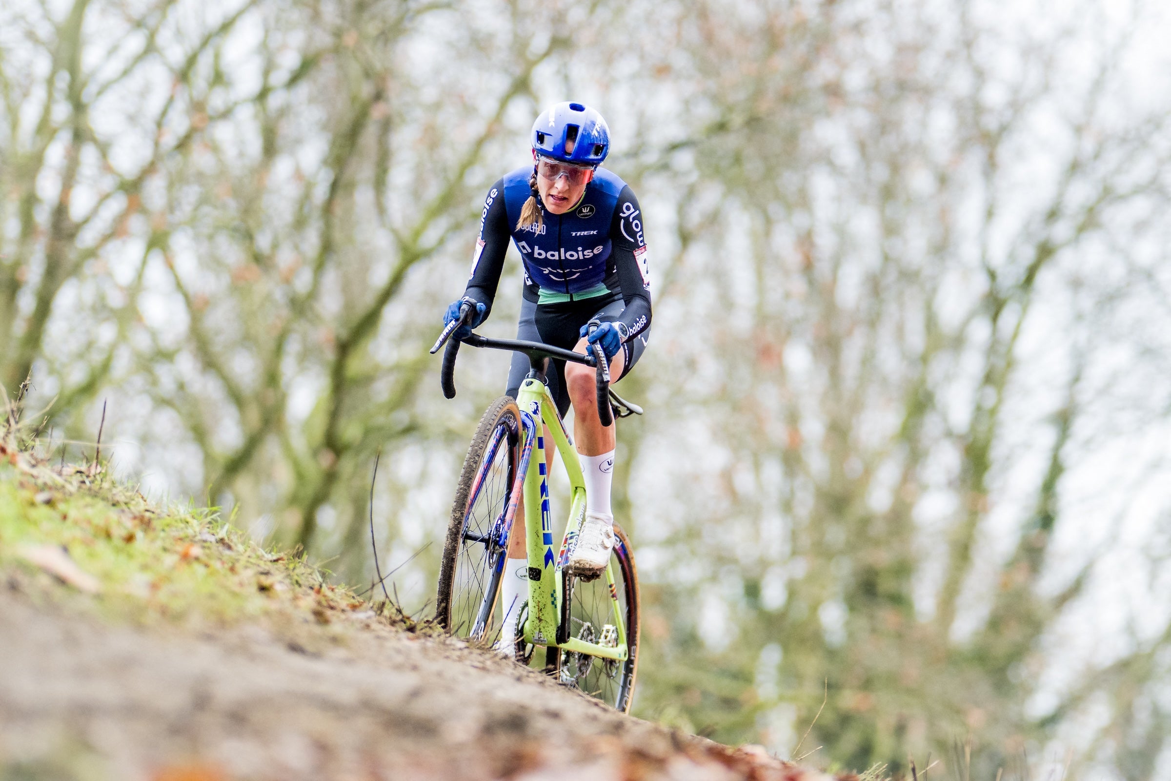 Lucinda Brand extends remarkable podium streak in winning Antwerp World Cup