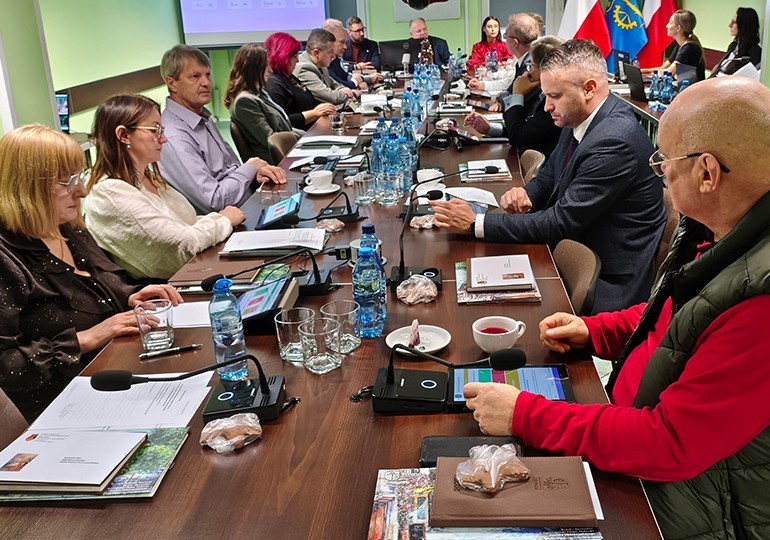 Rada Powiatu Stalowowolskiego uchwaliła budżet powiatu na 2026 rok ...