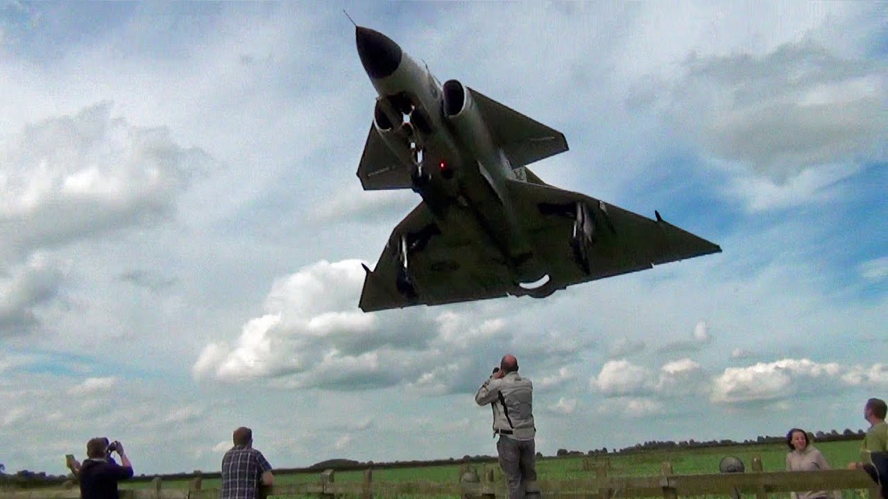 Low flying jets at Waddington Airshow