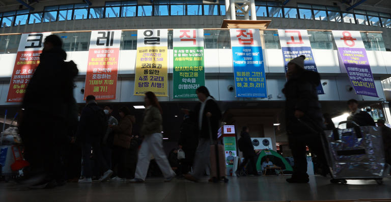 Rail workers' union to strike Tuesday over gov't limit on Korail’s ...