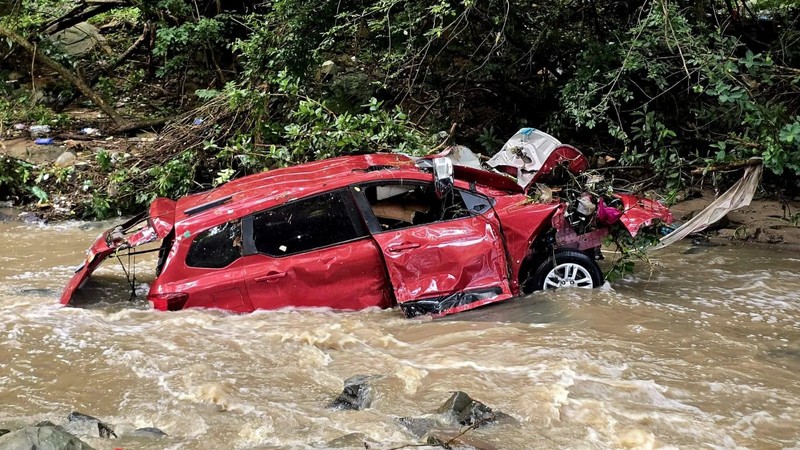 Families mourn as bodies of two men recovered from floodwaters in ...