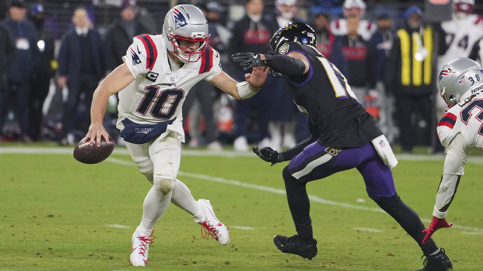 Fans go nuts as Drake Maye leads New England to playoffs in win vs. Ravens