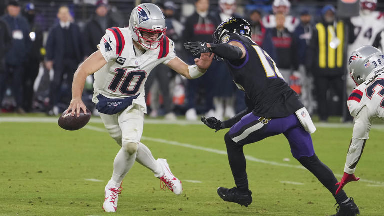 Fans go nuts as Drake Maye leads New England to playoffs in win vs. Ravens