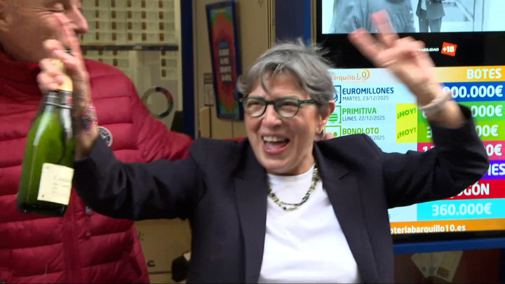 La calle Barquillo de Madrid se llena de emoción tras vender íntegro el ...